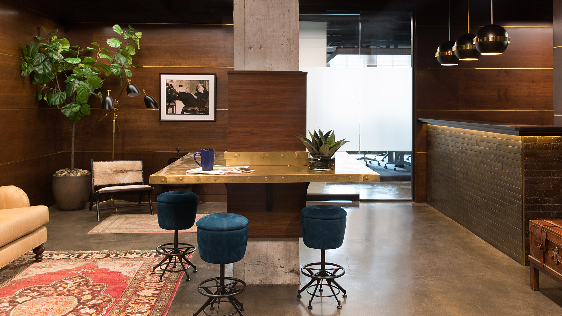 Roundtable Design – Interior Design